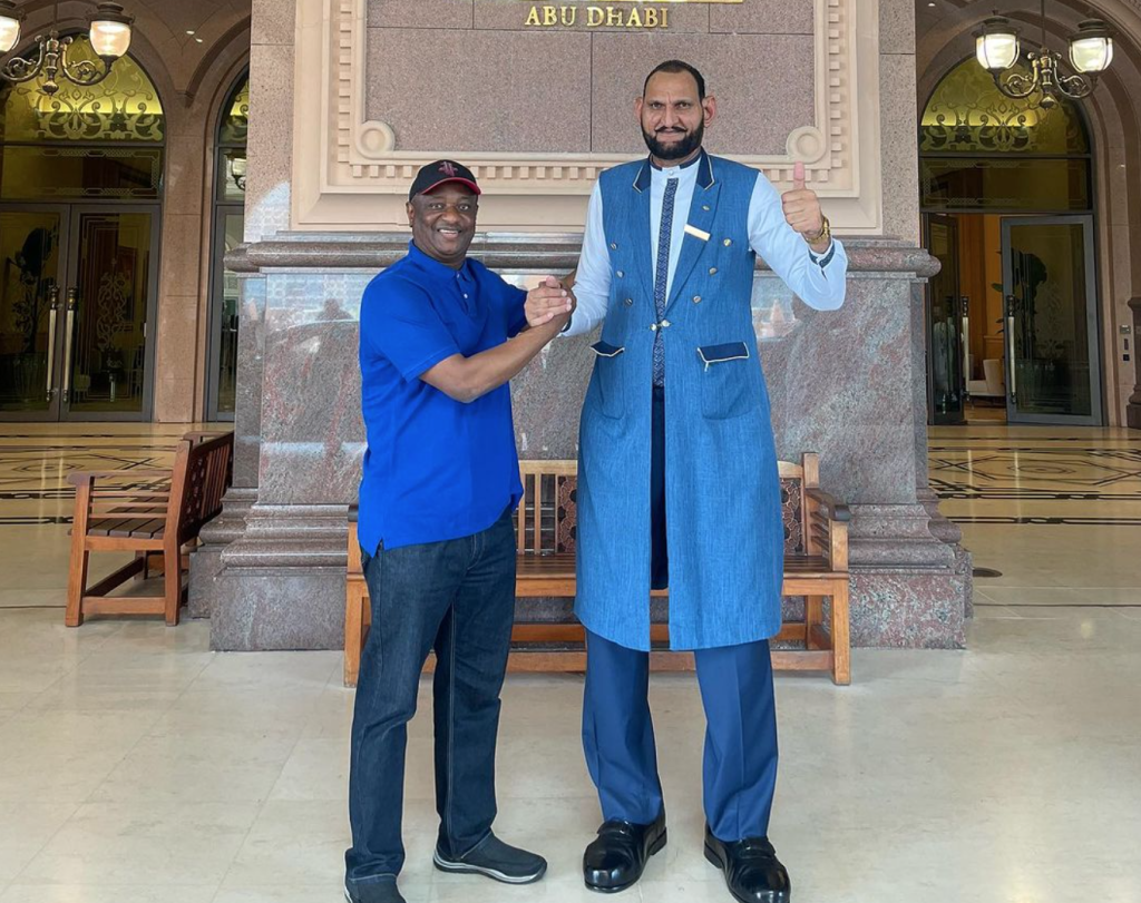 Minister Keyamo shares photo with "UAE tallest man"