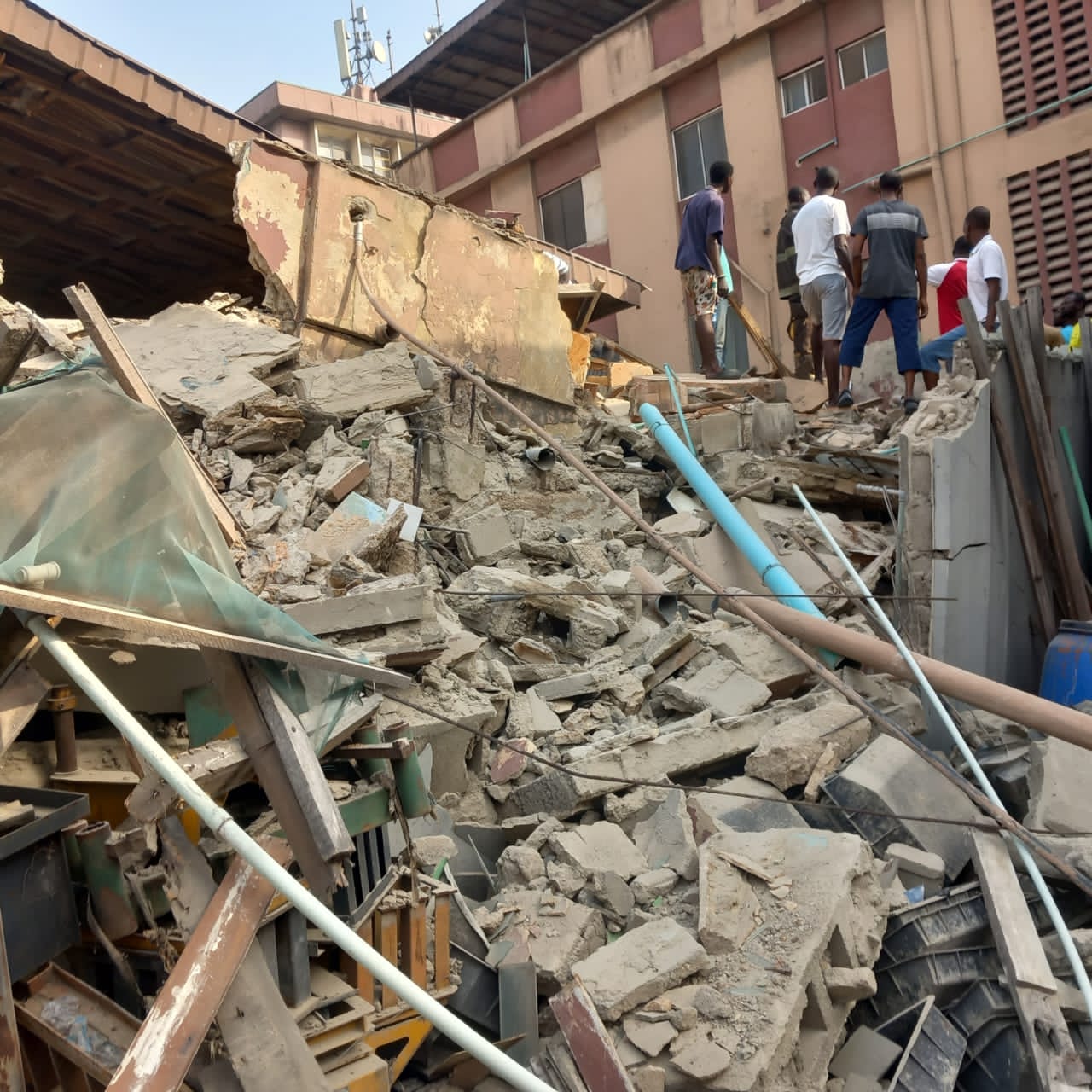 BREAKING: Baby trapped as one-storey building collapses in Lagos [PHOTOS]