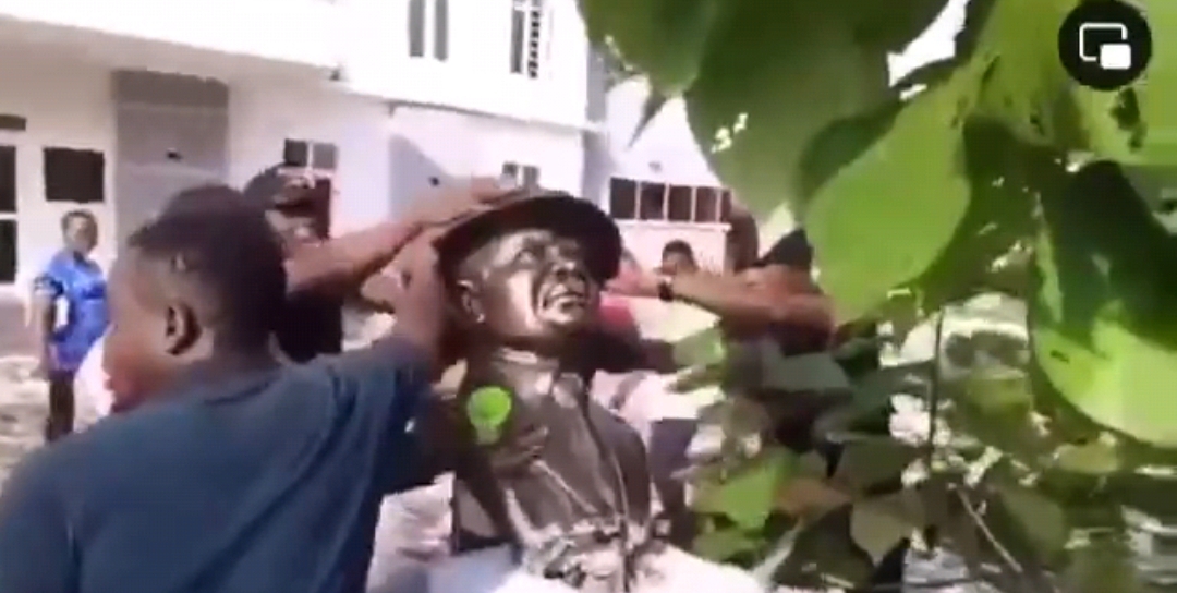 BREAKING: Fubara’s Supporters destroy Wike’s Statue in Obio Akpor [PHOTOS]