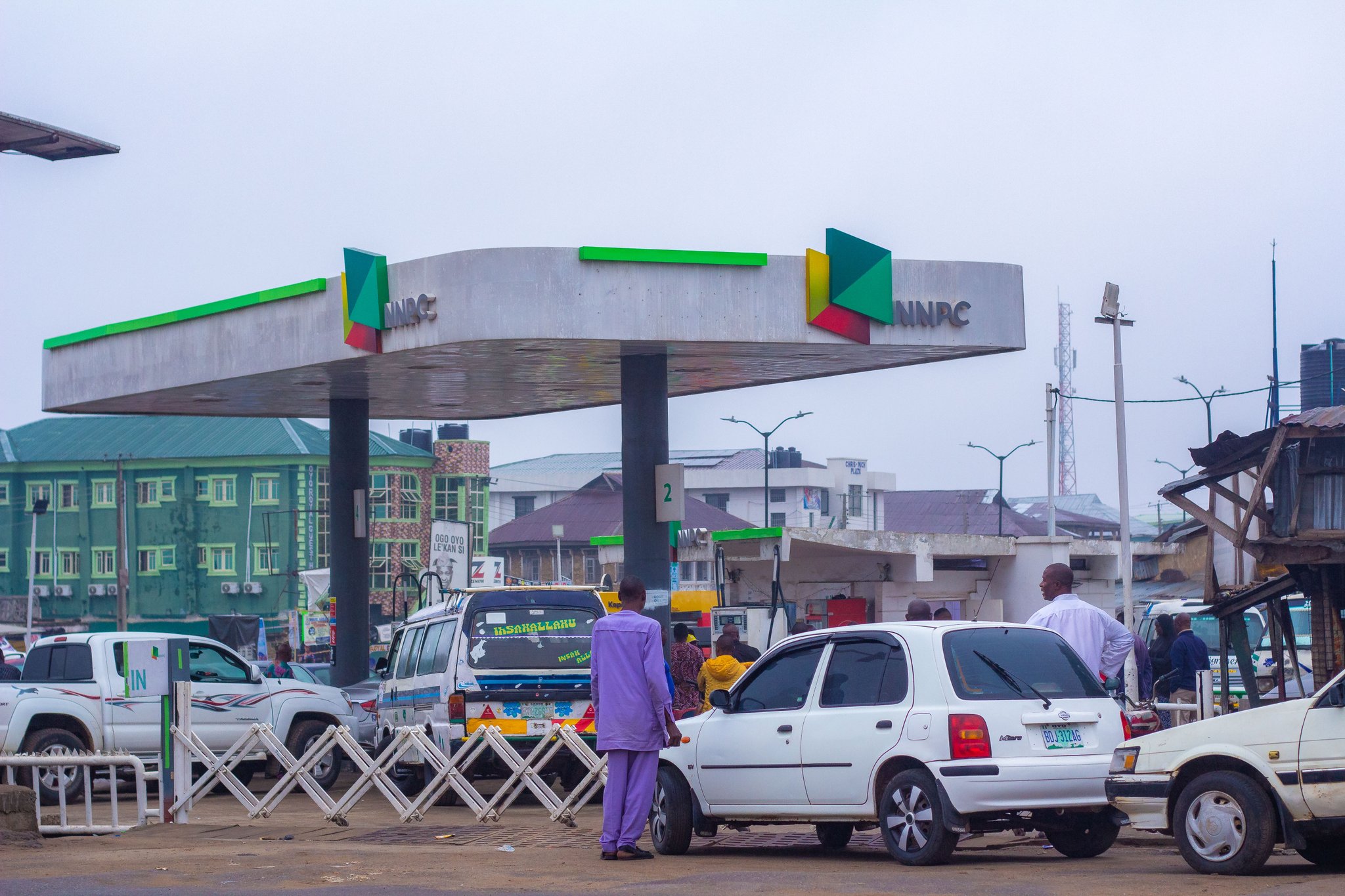 Commuters face unprecedented hardship in Ibadan as petrol price hits N990 per litre