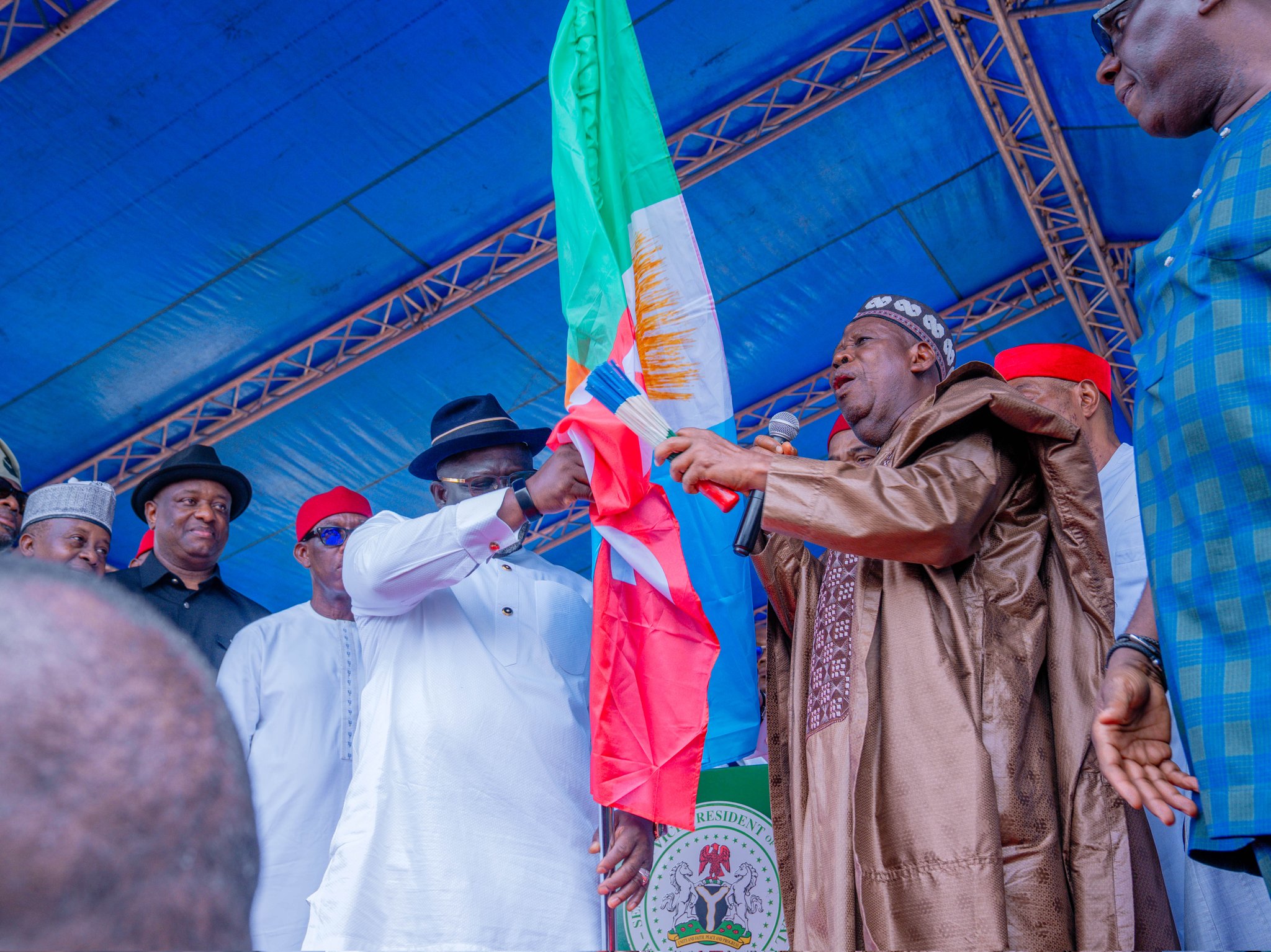 Mass defection looms as more PDP governors, lawmakers prepare to join APC