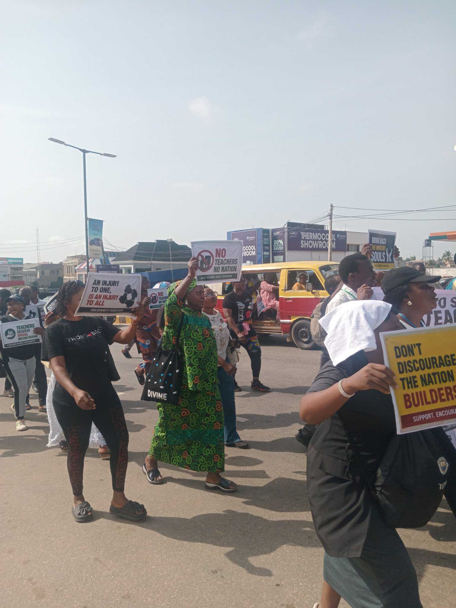 BREAKING: Fresh Protest Erupts in Oyo State [PHOTO/VIDEO] - Politics ...